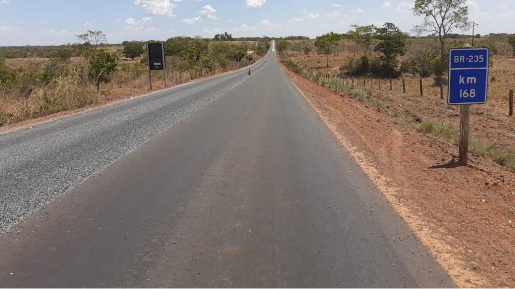BR-235, no Tocantins, passa por serviços de manutenção rodoviária ...