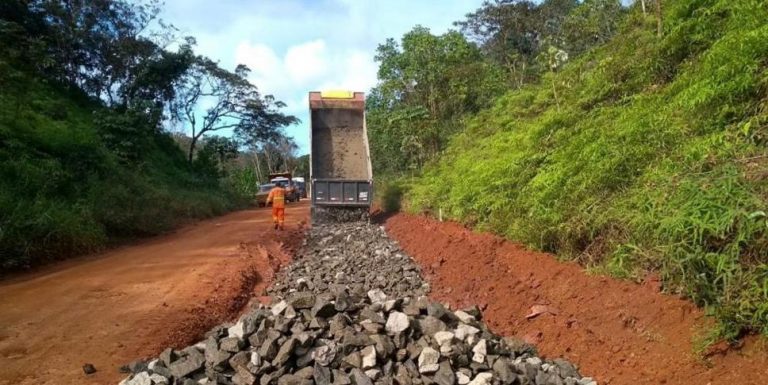 DNIT realiza manutenção e conservação na BR-030, na Bahia - Estradas