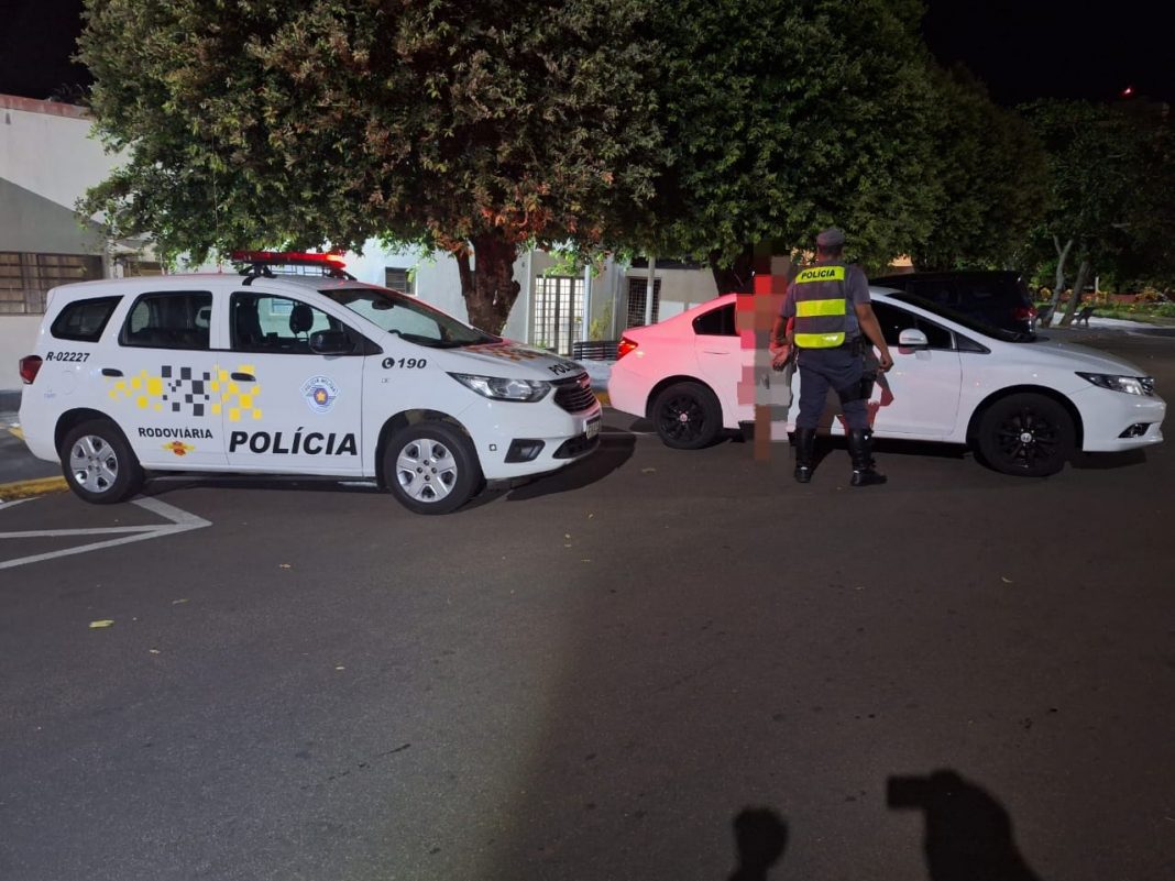 Motorista bêbado, drogado é preso na SP-270, em Santo Anastácio - Estradas
