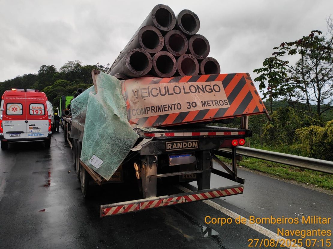 Acidente de ônibus e carreta na BR-470/SC deixa feridos em Ilhota ...