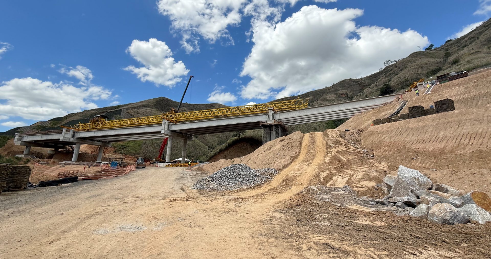 Serra das Araras, na Dutra, retomou detonação de rochas, nesta segunda ...